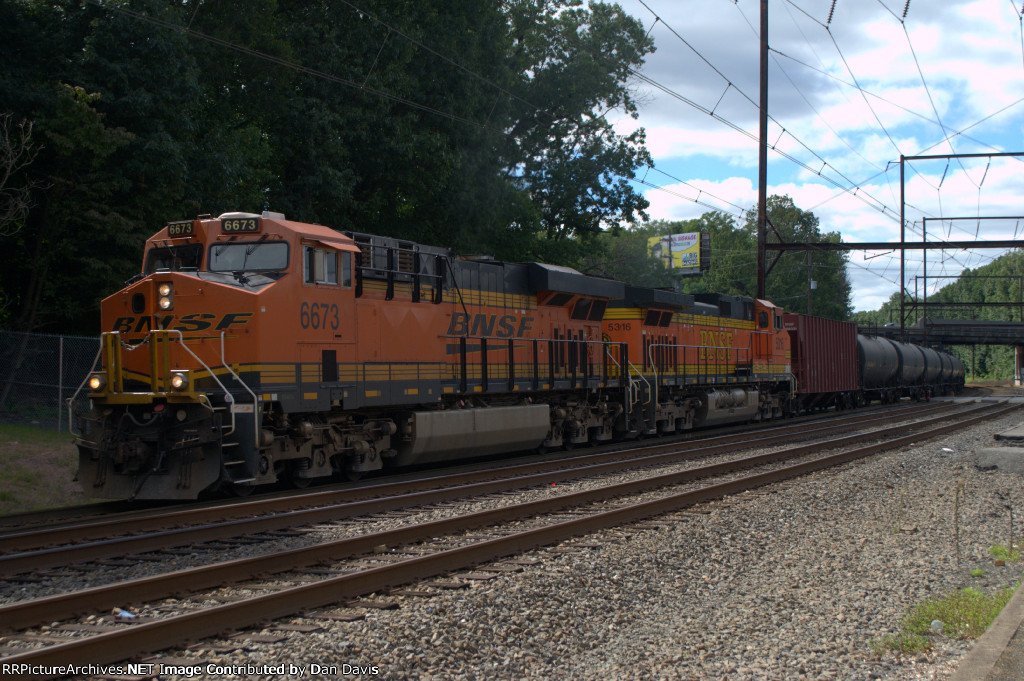 BNSF ES44C4 6673 leads K041-13